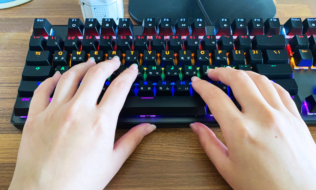 【POJUN評價】波軍PJ02 機械式鍵盤，1千多元的機械鍵盤好嗎？ – 卡蘿旅遊生活札記